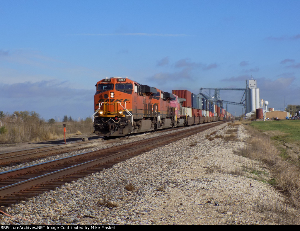 BNSF 8257